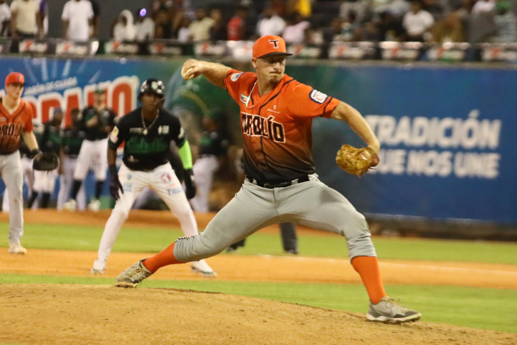 Toros traen a Joe Corbett de regreso para reforzar el bullpen - Richard ...